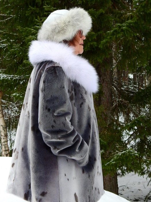 women's sealskin fur coat, A-shape :: Pekanturkisompelu.fi